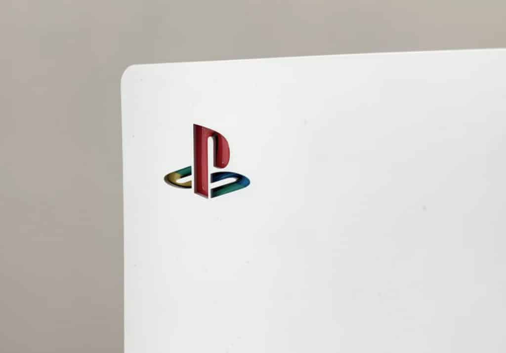 PS5 : un sticker pour customiser le logo façon "Playstation Retro ...