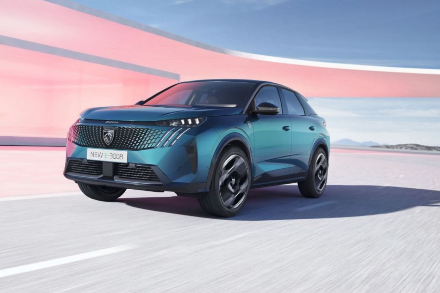 700 km d'autonomie en électrique ? C'est possible avec le Peugeot e-3008 Long Range